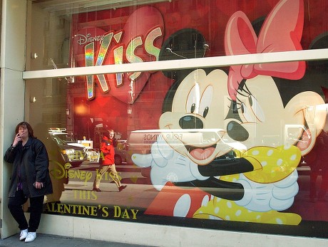 26 Disney store window Stock Pictures, Editorial Images and Stock ...
