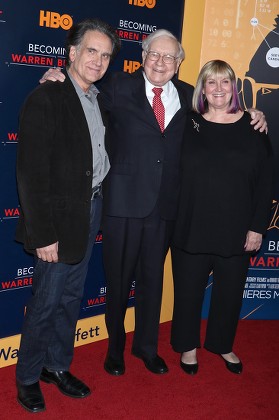 Peter Buffett Warren Buffett Susan Alice Editorial Stock Photo - Stock ...