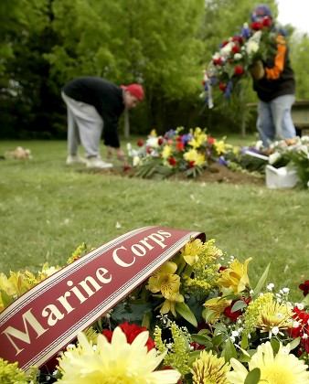 Employees Glen Rest Cemetery Place Flowers Editorial Stock Photo ...