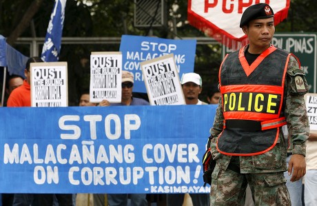 Filipino Policeman Stands Guard Demonstrator Hold Editorial Stock Photo ...