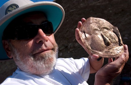 Bulgarian Archeologist Georgi Kitov Shows Gold Editorial Stock Photo ...