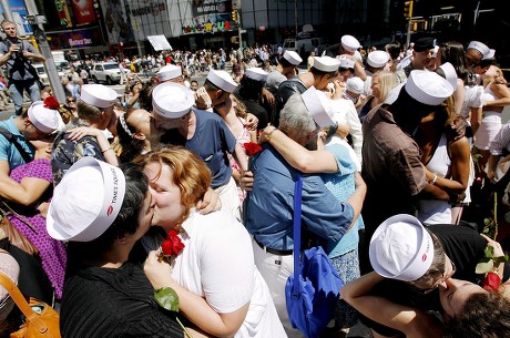 Group People Simultaneously Kiss Times Square Editorial Stock Photo ...