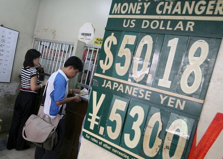 Filipinos Exchange Foreign Currency Philippine Pesos Editorial Stock ...