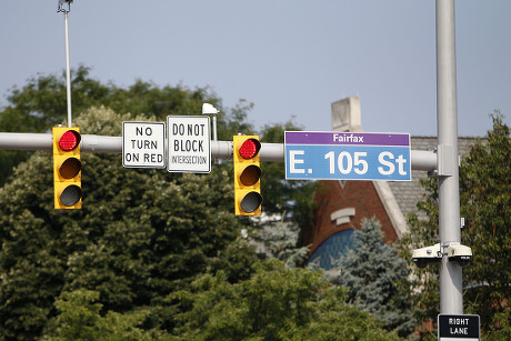 View Traffic Signals Hanging Intersection Euclid Editorial Stock Photo ...