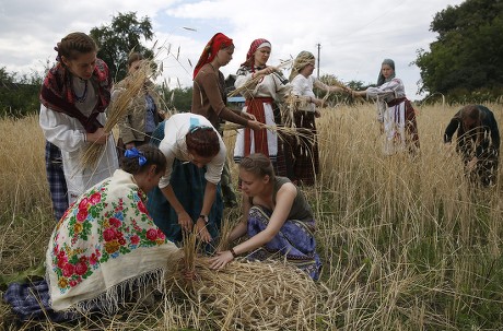 Belarussian Women Traditional Clothing Cut Bind Editorial Stock Photo ...