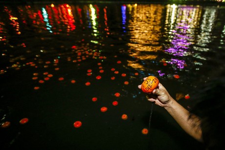 Malaysian Ethnic Chinese Man Holds Mandarin Editorial Stock Photo ...