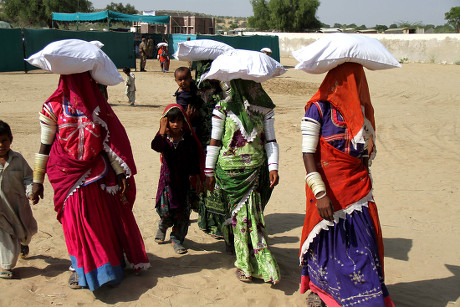 500 Famine stricken Stock Pictures, Editorial Images and Stock Photos ...