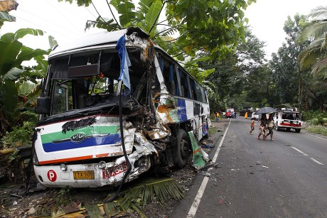 Filipino Residents Walks Past Wrecked Passenger Editorial Stock Photo ...