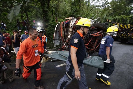 Filipino Rescuers Carry Body They Retrieved Editorial Stock Photo ...