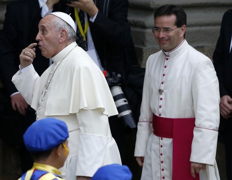 Pope Francis Gestures Filipino Well Wishers Editorial Stock Photo ...