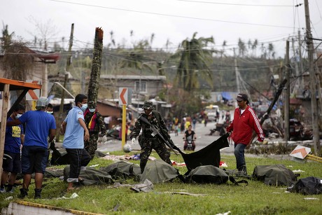 Filipino Army Policemen Retrieve Bodies Typhoon Editorial Stock Photo ...