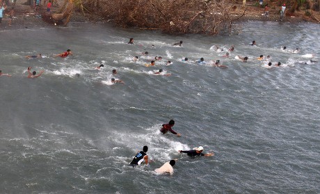 Filipino Typhoon Victims Swim Get Relief Editorial Stock Photo - Stock ...