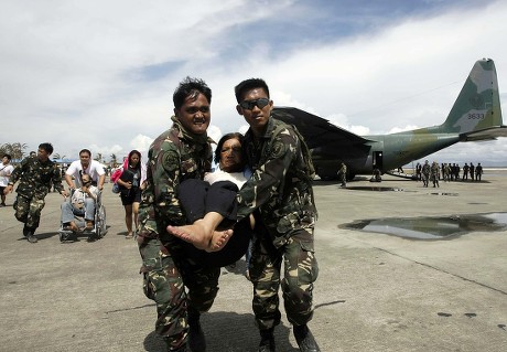 Filipino Sodiers Evacuate Sick Filipino Damaged Editorial Stock Photo ...