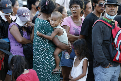 Filipino Typhoon Victims Queue Food Distribution Editorial Stock Photo ...