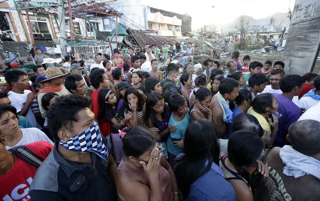 Filipino Typhoon Victims Queue Food Distribution Editorial Stock Photo ...
