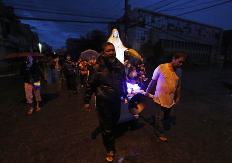 Filipino Residents Soaked Rain Participate Procession Editorial Stock ...