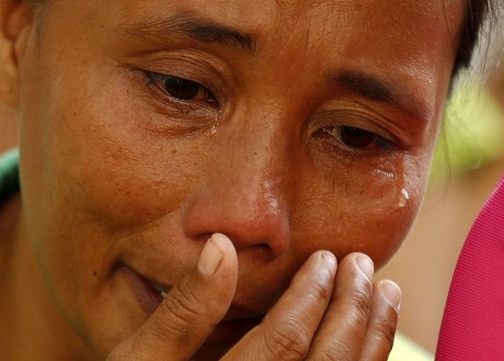 Filipino Typhoon Victim Tears During Critical Editorial Stock Photo ...