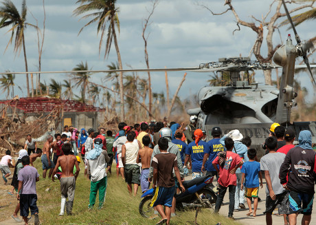 Filipino Typhoon Victims Rush Get Relief Editorial Stock Photo - Stock ...