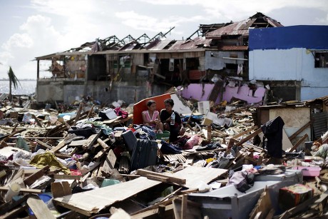 Filipino Survivors Take Rest Devastated Area Editorial Stock Photo ...