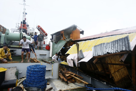 Filipino Residents Flee After Houses Were Editorial Stock Photo - Stock ...