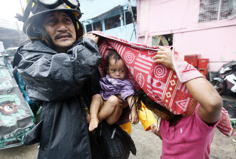 Filipino Rescue Worker Carries Child After Editorial Stock Photo ...