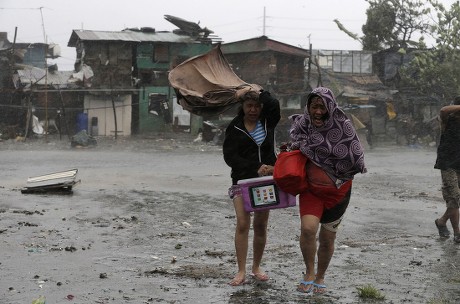 Filipino Residents Flee Strong Winds Rain Editorial Stock Photo - Stock ...