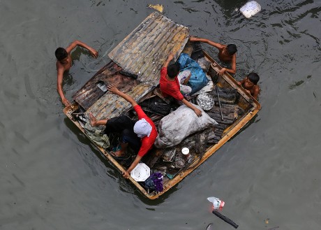 Filipino Residents On Makeshift Raft Full Editorial Stock Photo - Stock ...
