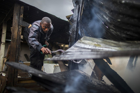 South Africa Shack Fire - Nov 2014 Stock Pictures, Editorial Images and ...