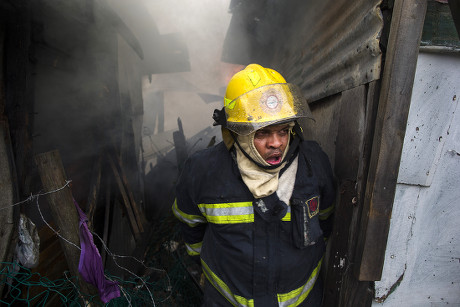 South Africa Shack Fire - Nov 2014 Stock Pictures, Editorial Images and ...
