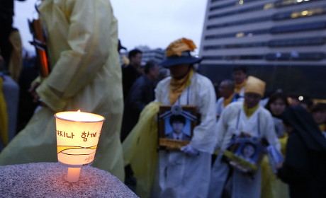 Relatives Sewol Ferry Sinking Victims Hold Editorial Stock Photo ...