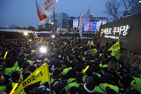 Hundreds Relatives Sewol Ferry Sinking Victims Editorial Stock Photo ...