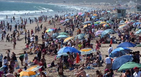 Thousands Beachgoers Crowd Santa Monica Beach Editorial Stock Photo ...