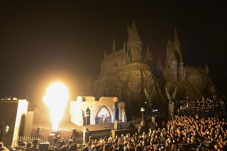 Hogwarts Choir Sings Wizarding World Harry - Foto de stock de contenido ...