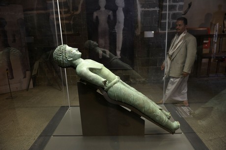 Yemeni Man Looks Ancient Bronze Statue Editorial Stock Photo - Stock ...