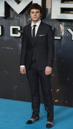Us Actorcast Member Evan Peters Arrives Editorial Stock Photo - Stock ...
