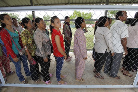 Cambodian Villagers Line Entrance Extraordinary Chambers Editorial ...