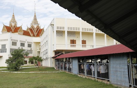 Cambodians Walk Entrance Extraordinary Chambers Courts Editorial Stock ...