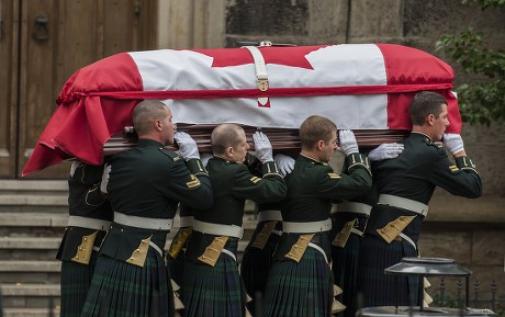 Soldiers Argyll Sutherland Highlanders Carry Casket Editorial Stock ...