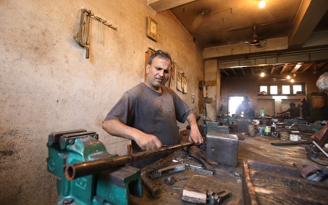 250 Gun making factory Stock Pictures, Editorial Images and Stock ...