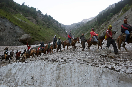 Indian Hindu Pilgrims Cross Mountain Trails Editorial Stock Photo ...