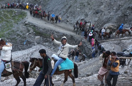 Indian Hindu Pilgrims Cross Mountain Trails Editorial Stock Photo ...