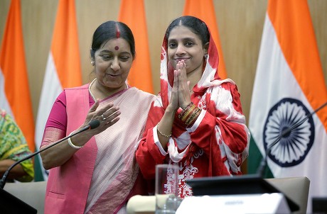 India Pakistan Returnee - Oct 2015 Stock Pictures, Editorial Images and ...