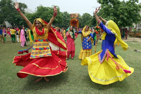 Indian Women Womens Khalsa College Wearing Editorial Stock Photo ...