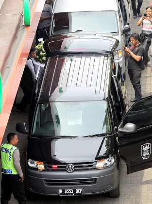 Indonesian Officers Load Bodies Australian Deathrow Editorial Stock ...