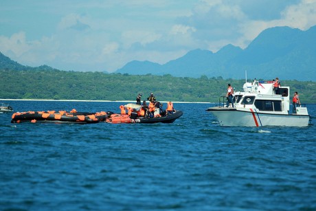 Members Indonesian Rescue Team Search Survivors Editorial Stock Photo ...