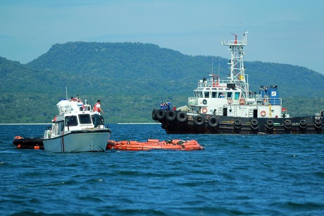 Members Indonesian Rescue Team Search Survivors Editorial Stock Photo ...