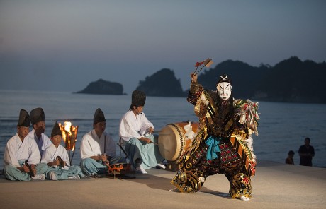 Japanese Kagura Trance Dance Performers Fumitsu Editorial Stock Photo ...