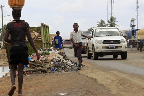 Liberians Walk Past Stockpile Garbage Somalia Editorial Stock Photo ...