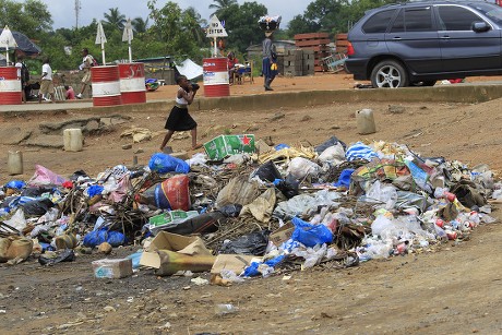 Liberians Pass Stockpile Garbage Somalia Drive Editorial Stock Photo ...