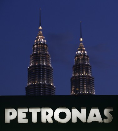 Malaysias Petronas Twin Towers Rise Behind Editorial Stock Photo ...